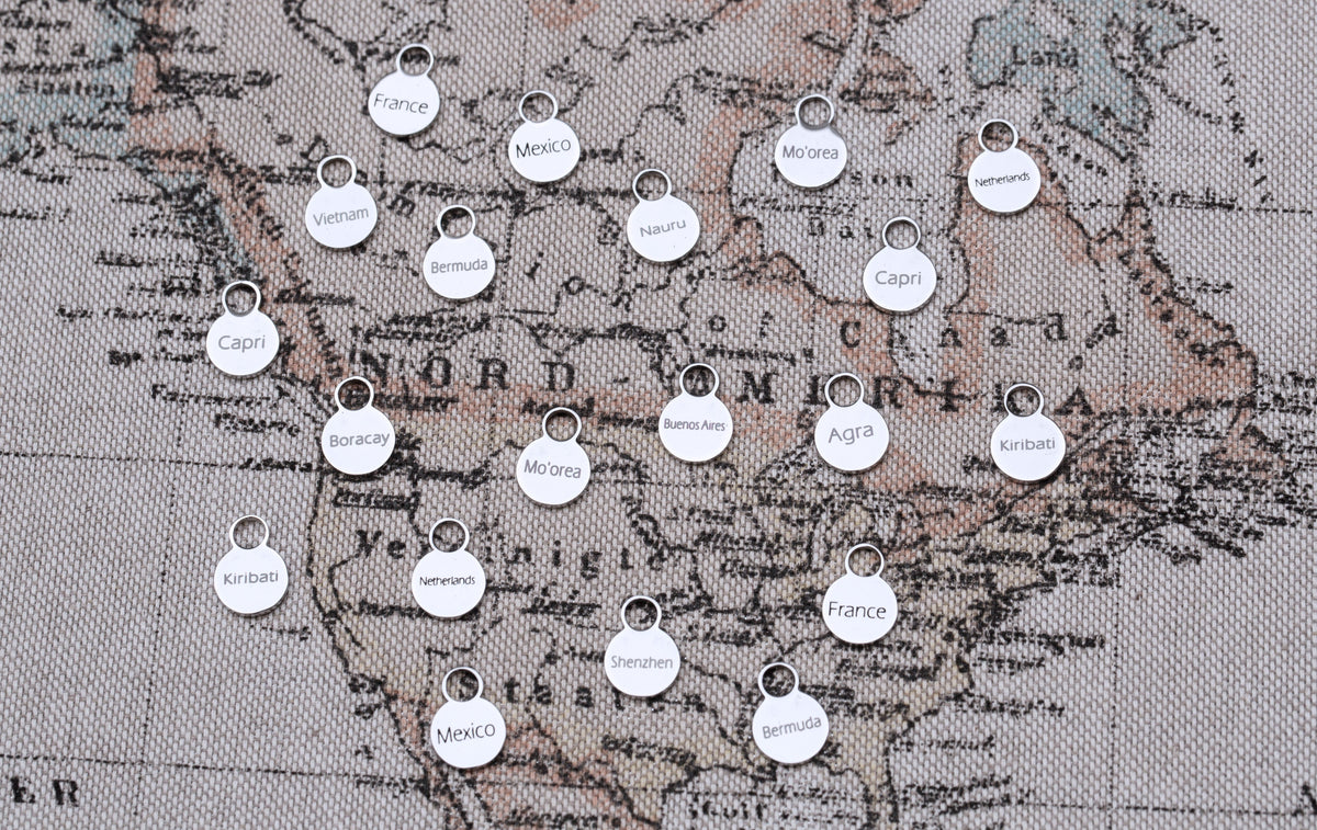 SILVER 20 x Engraved Travel Charms – Traveller Charms